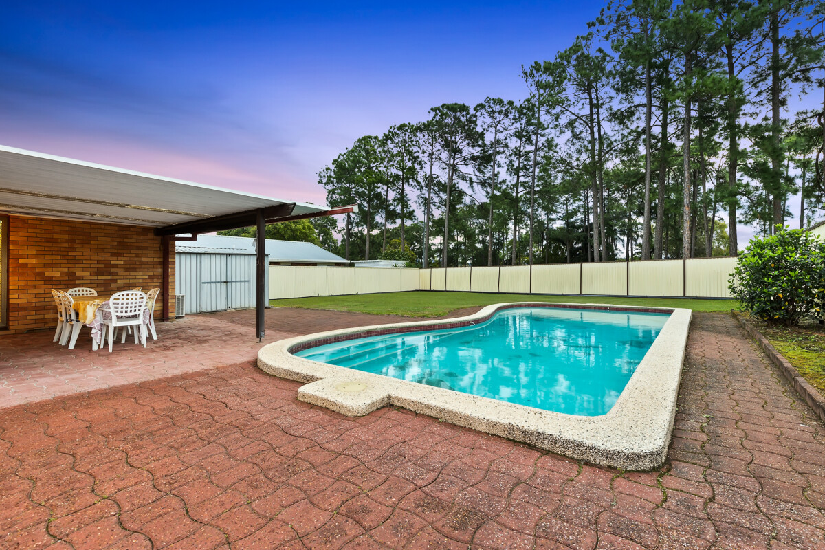 19-lancelin-drive-mermaid-waters-queensland-house-for-auction-re-max